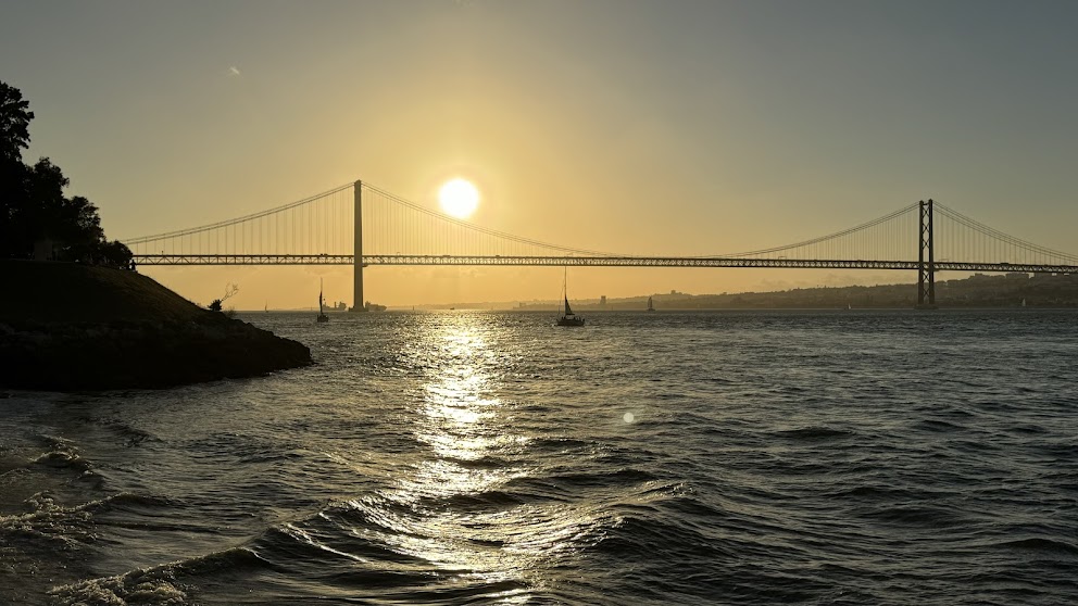 Ponto Final Restaurant Menu | Waterside Dining in Almada, Portugal